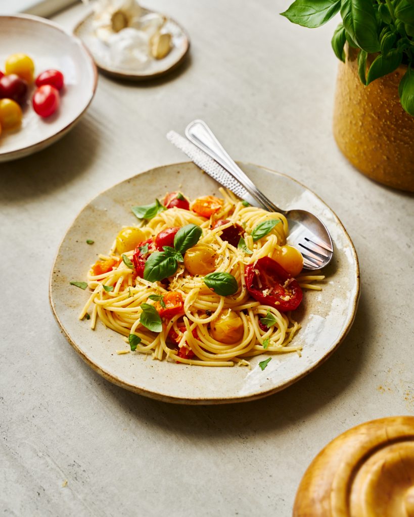 Roasted Garlic and Tomato Spaghetti - Good Eatings