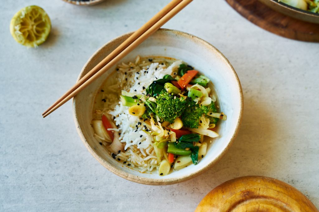 Zingy and Brothy Rice Bowl w. Green Stir Fry - Good Eatings